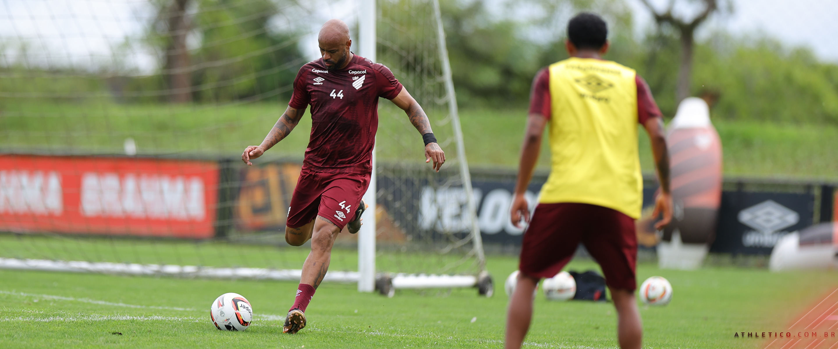 Athletico Paranaense Site Oficial Elenco Do Furacão Teve Mais Um